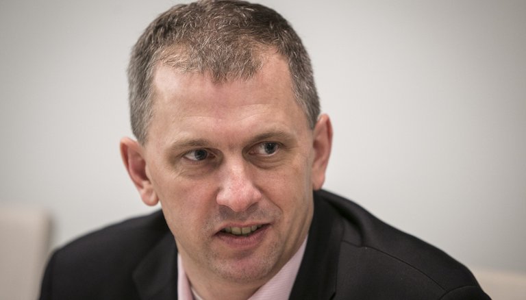 PolitiFact | Fact-checking Casten’s overheated claim about extreme ...